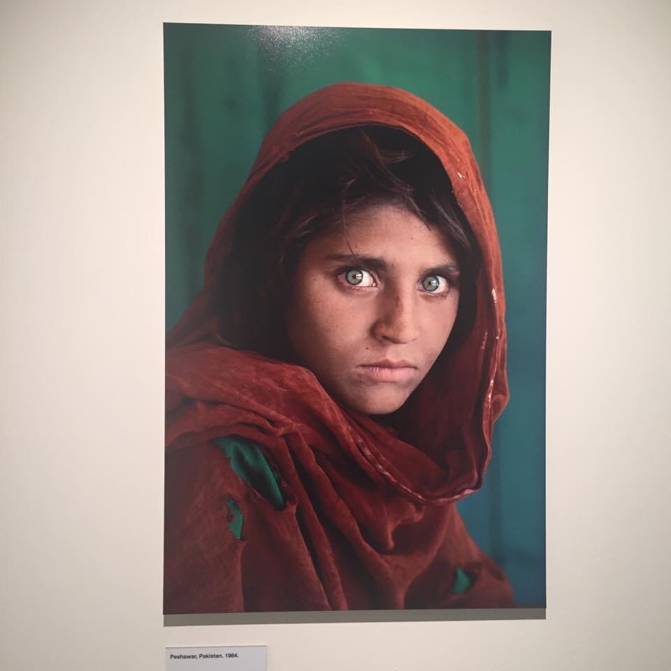 “REGARDS” di Steve Mc Curry: i mille volti delle città invisibili in ...